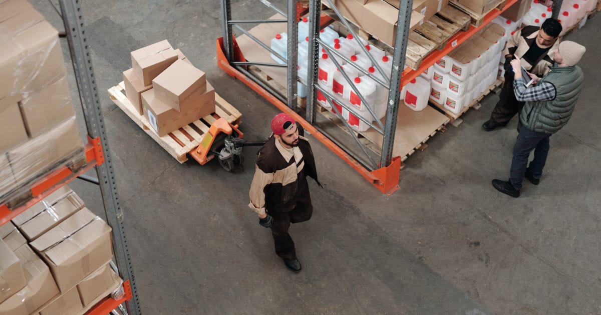 Essential Warehouse Worker Duties and Responsibilities | Rocket Resume